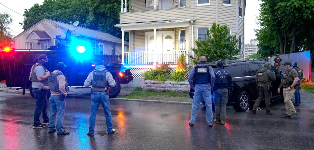 Un tiroteo mortal en Minnesota intensifica los llamados para que el ICE ...